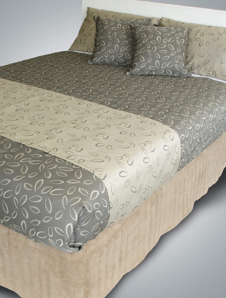 Laura Counterpane – Alliance Textile Company